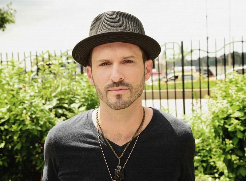 Tony Lucca图册_360百科