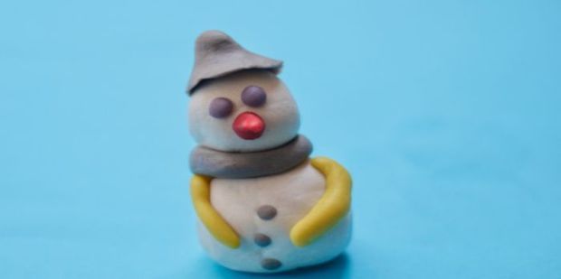 怎样用橡皮泥制作可爱的小雪人_360新知