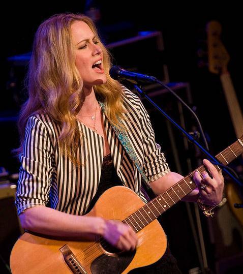 Allison Moorer图册_360百科