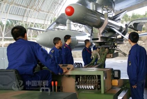 KD-88空地导弹图册_360百科