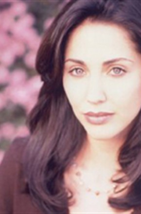 Bobbie Phillips图册_360百科