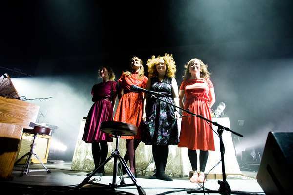 Amina图册_360百科