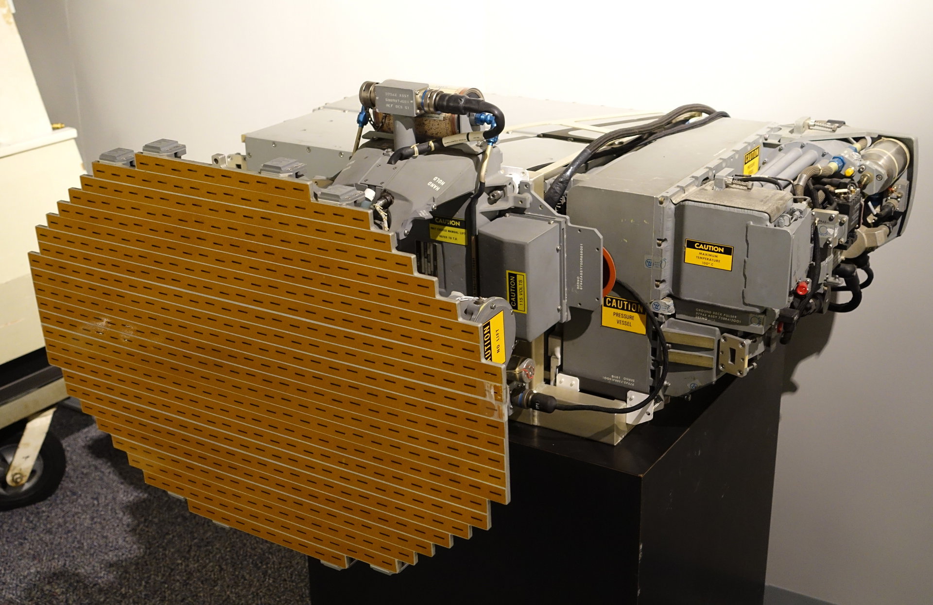 AN/APG-68脉冲多普勒雷达图册_360百科