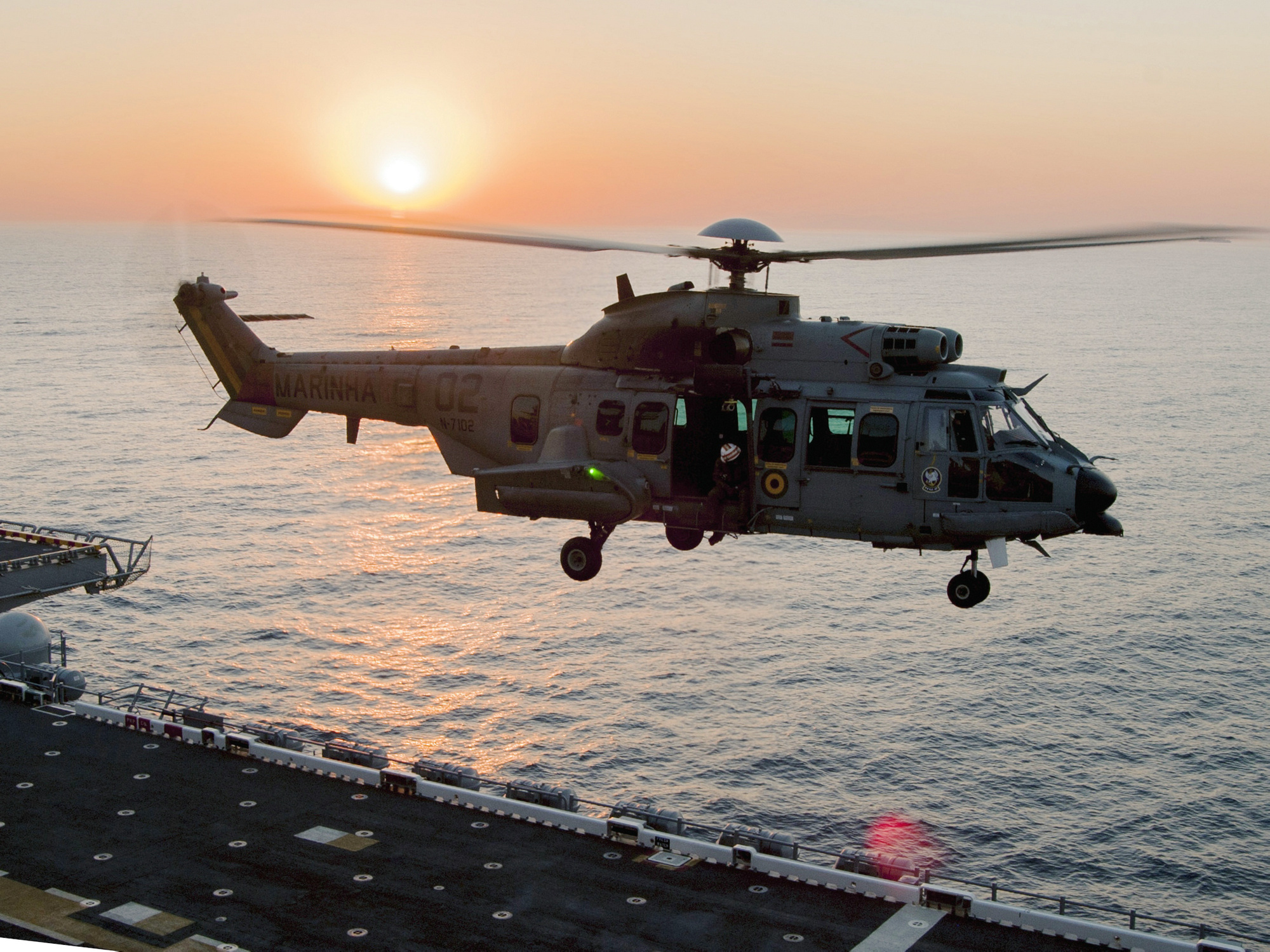 EC725直升机图册_360百科