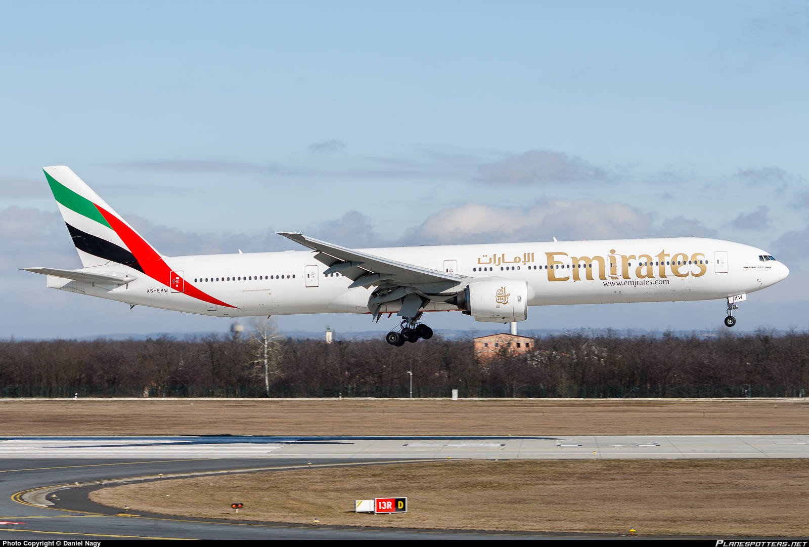 阿联酋航空EK521班机事故图册_360百科