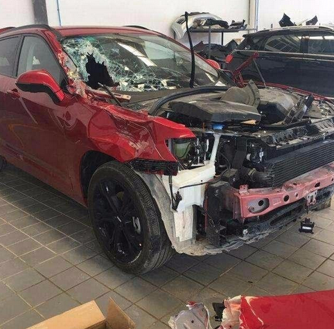 4S店内看到一辆受伤的VV7，才知道这车质量如何_360新知