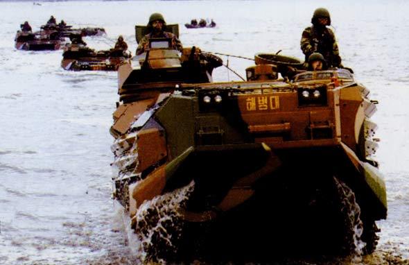 KAAV两栖装甲突击车图册_360百科