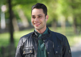 Justin Silver图册_360百科