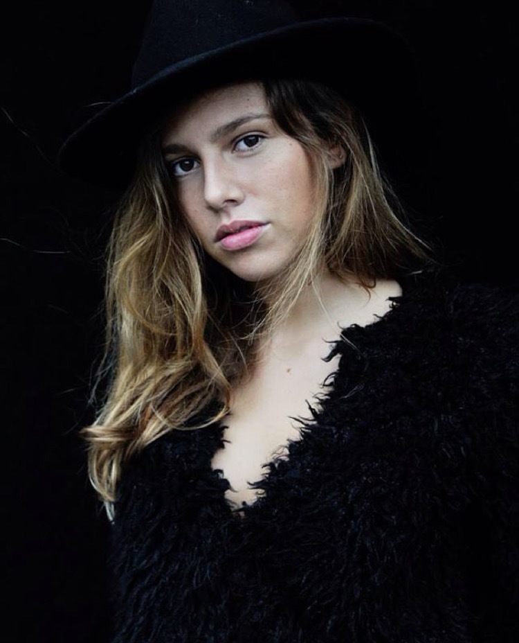 leonie tepe图册_360百科